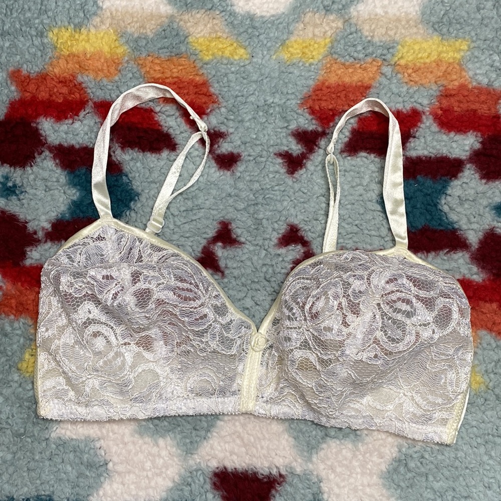Vintage Victoria’s Secret 80s Sheer Lace White Bra - Gem